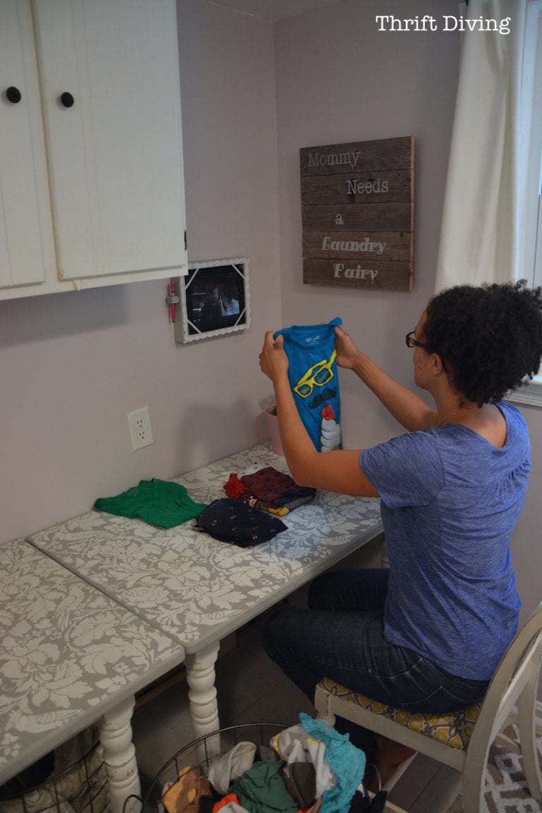 How to Make a DIY Tablet Holder For Your Wall