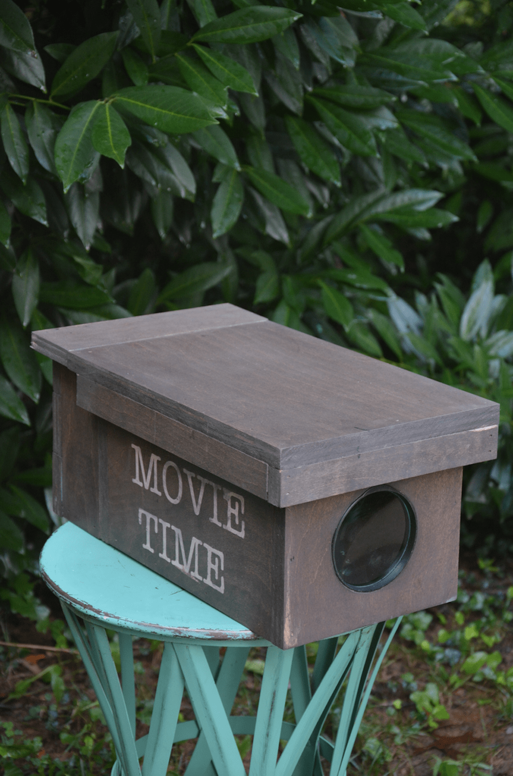 How to Make a DIY Movie Projector For Your Phone