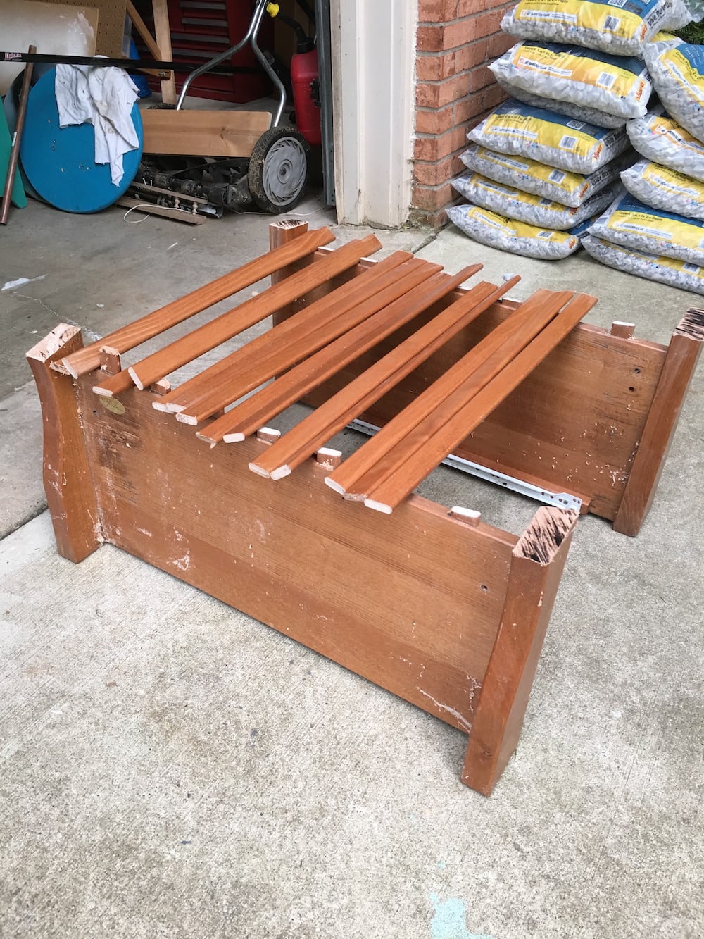 I Upcycled My Son's Old Crib Into a Coffee Table For My Patio
