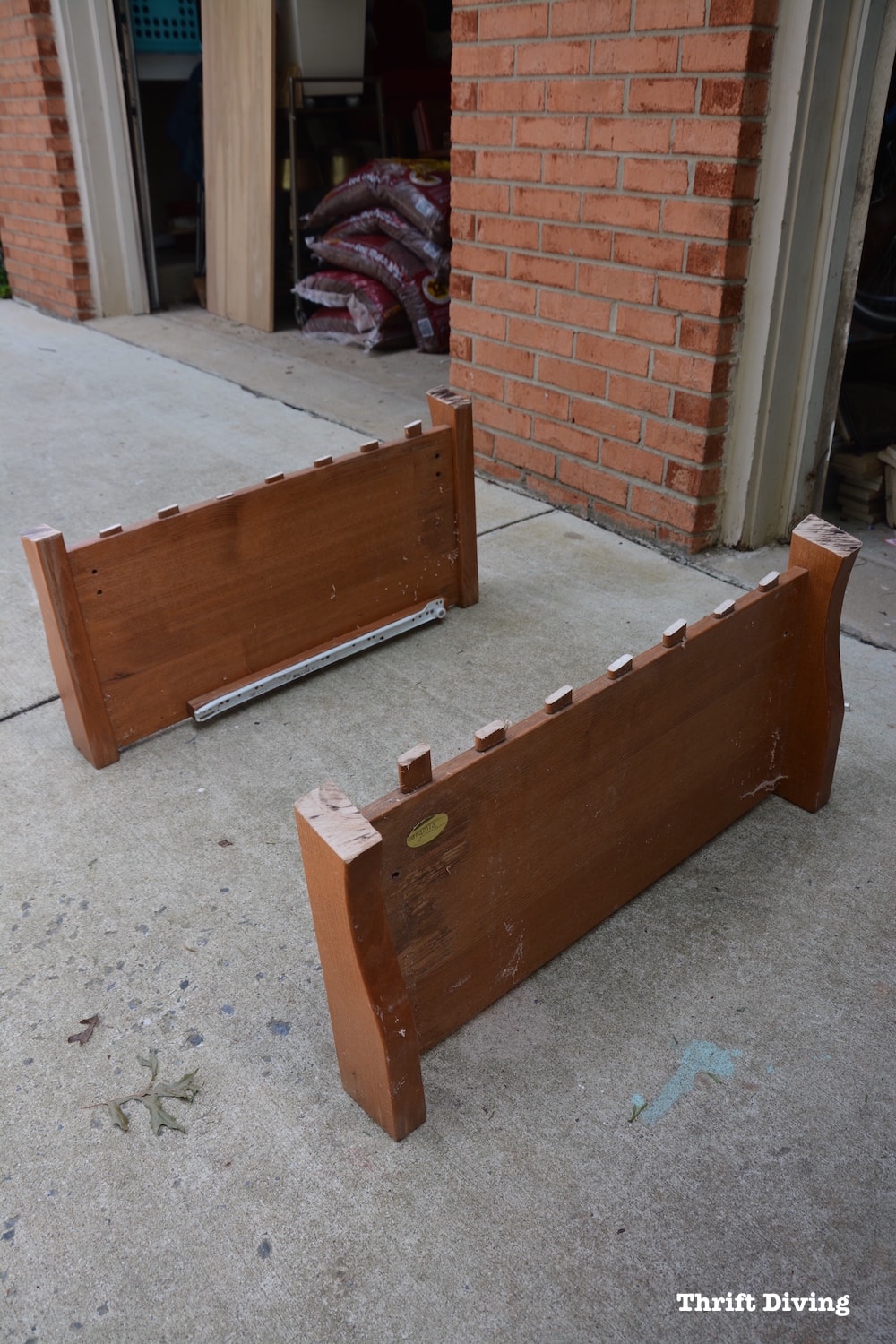 I Upcycled My Son's Old Crib Into a Coffee Table For My Patio