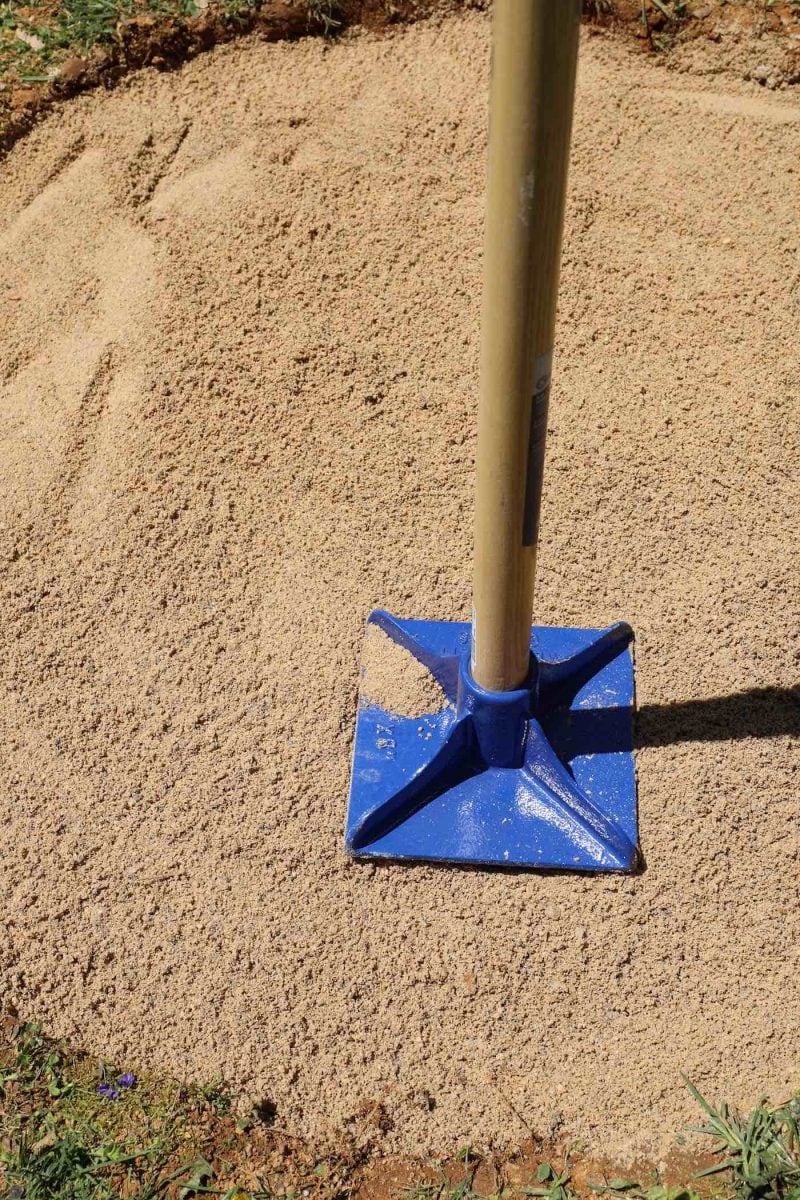 How to Build a DIY Fire Pit With Gravel, Stones, and Walkway